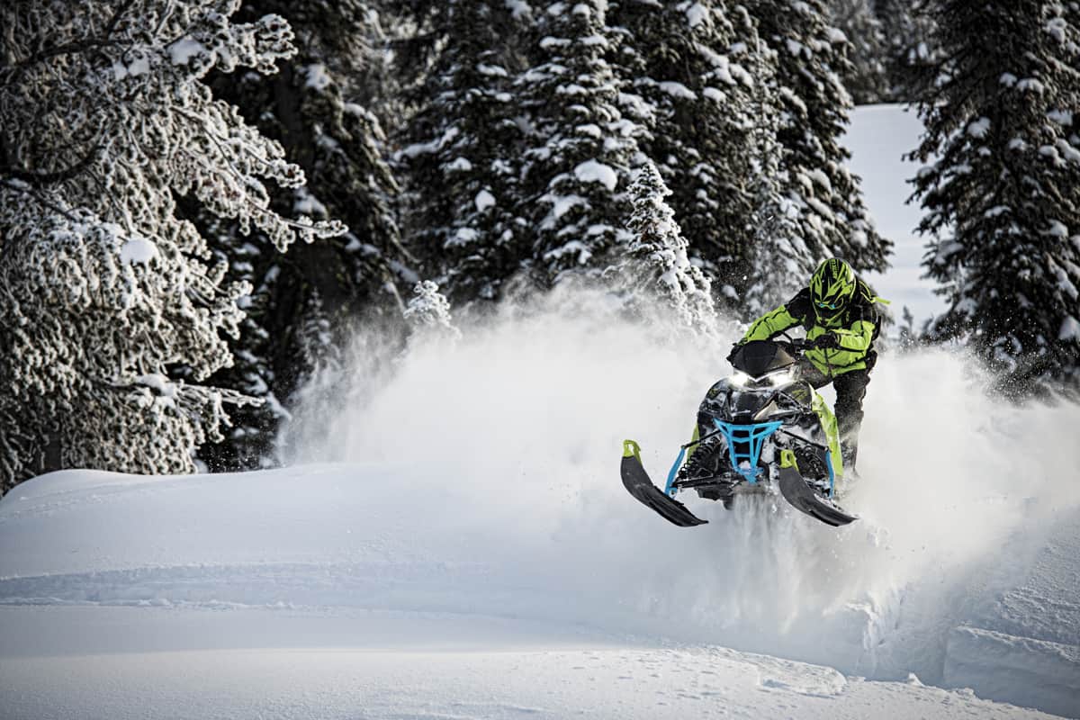 Hardcore_AlphaOne_MY21_HyperGreen_2274_r2 | Mountain Sledder